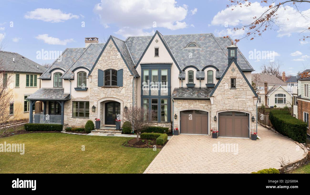 Victorian arched windows hi-res stock photography and images - Alamy