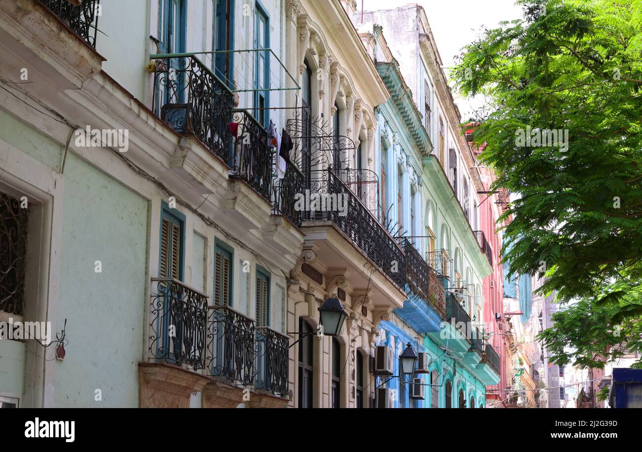 Ancient colonial buildings in Havana, Cuba Stock Photo - Alamy