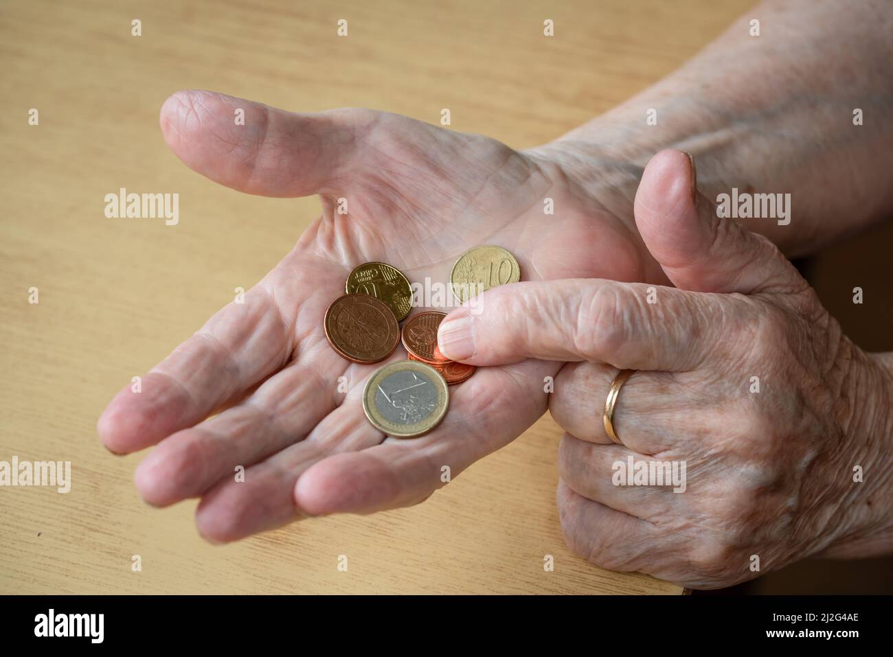 Old person counting coins hi-res stock photography and images - Alamy