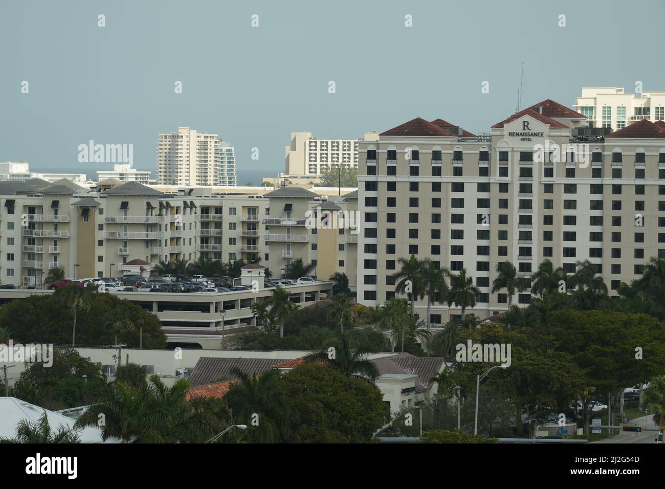 Building florida beach view hi-res stock photography and images - Alamy