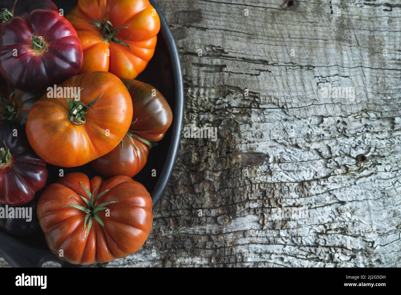 Tray with raf tomatoes and blue sea on old wood background. Copy space ...