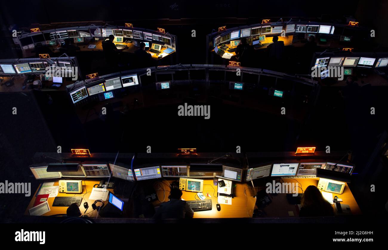 Oberpfaffenhofen, Germany. 01st Apr, 2022. Employees watch the launch ...