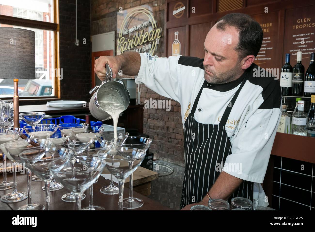 Plating up hi-res stock photography and images - Alamy