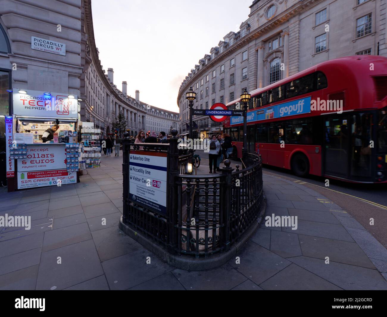 Piccadilly circus bus hi-res stock photography and images - Alamy