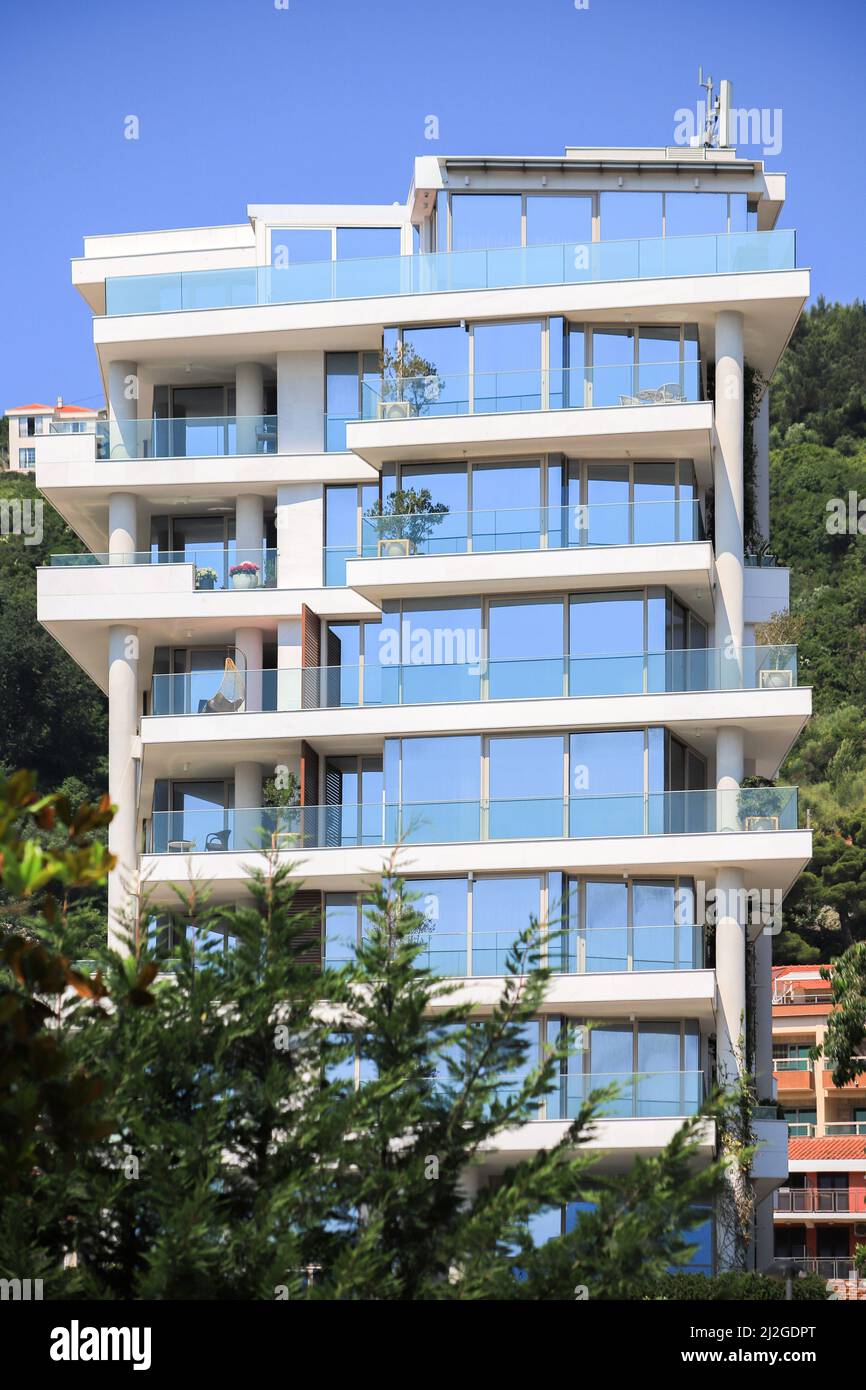 Modern residential apartment building in the city Stock Photo - Alamy