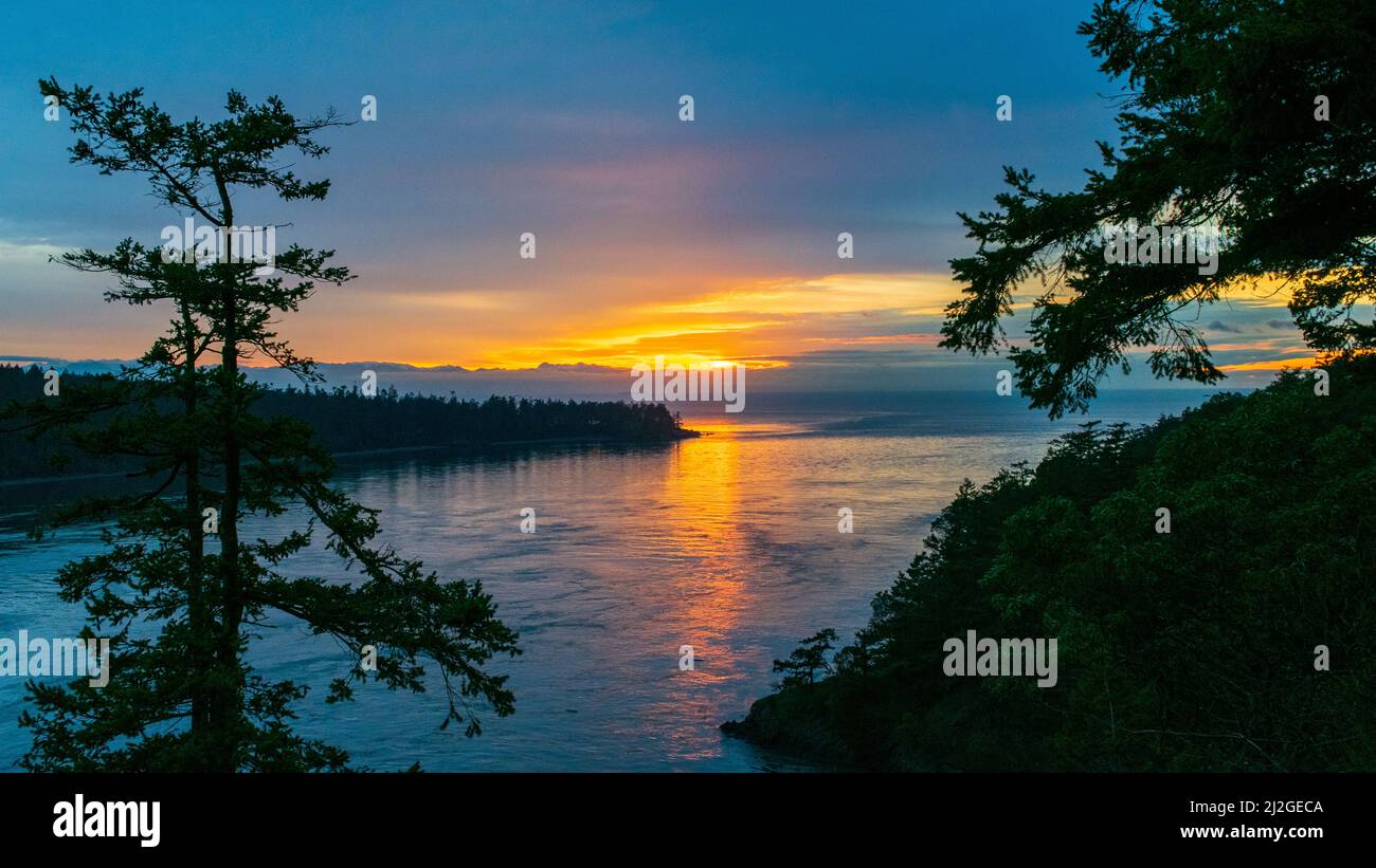 Sunset deception pass state park hi-res stock photography and images ...