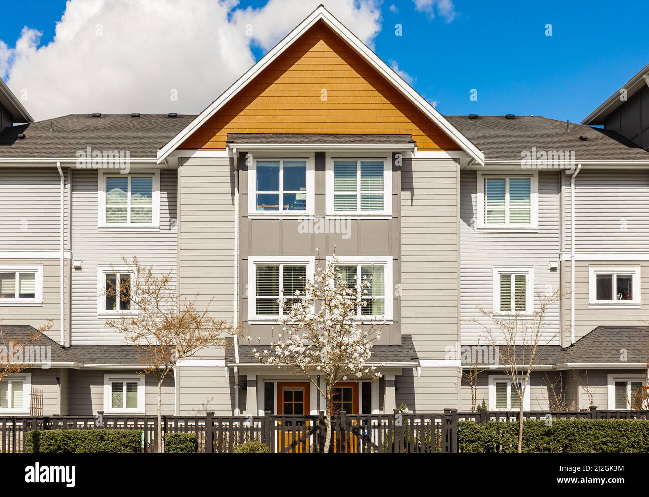 Neighborhood modern houses with in BC, Canada. Canadian modern ...