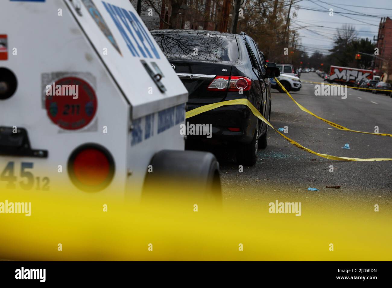 Car crime scene night hi-res stock photography and images - Alamy