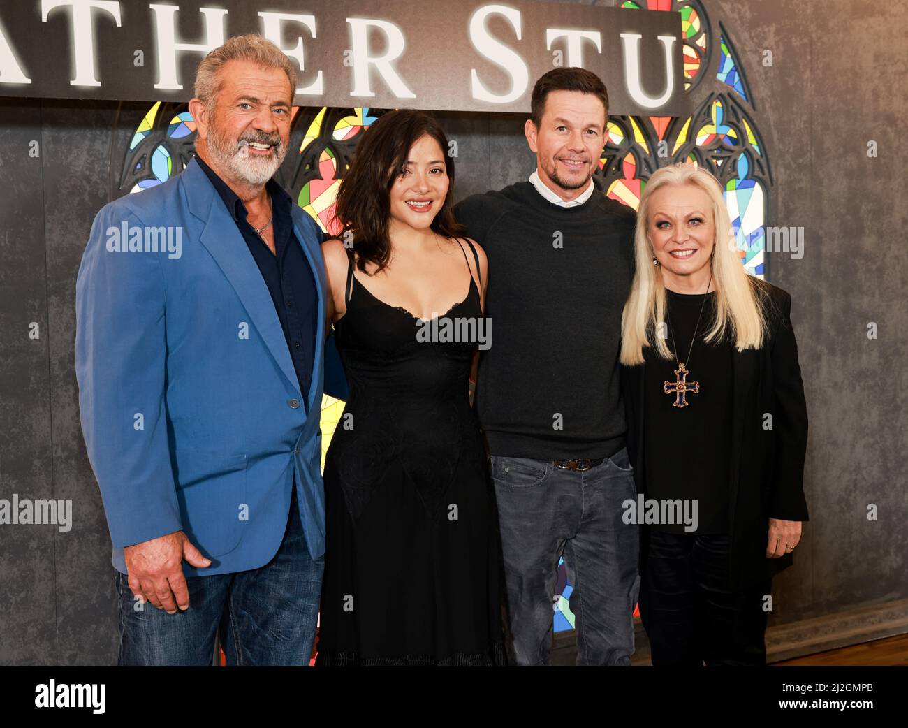 Father stu mark wahlberg hi-res stock photography and images - Alamy
