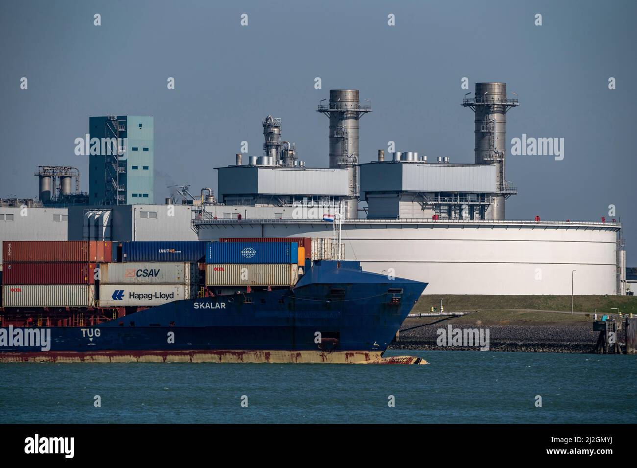 BP refinery crude oil storage tanks, with the Enecogen gas-fired power ...