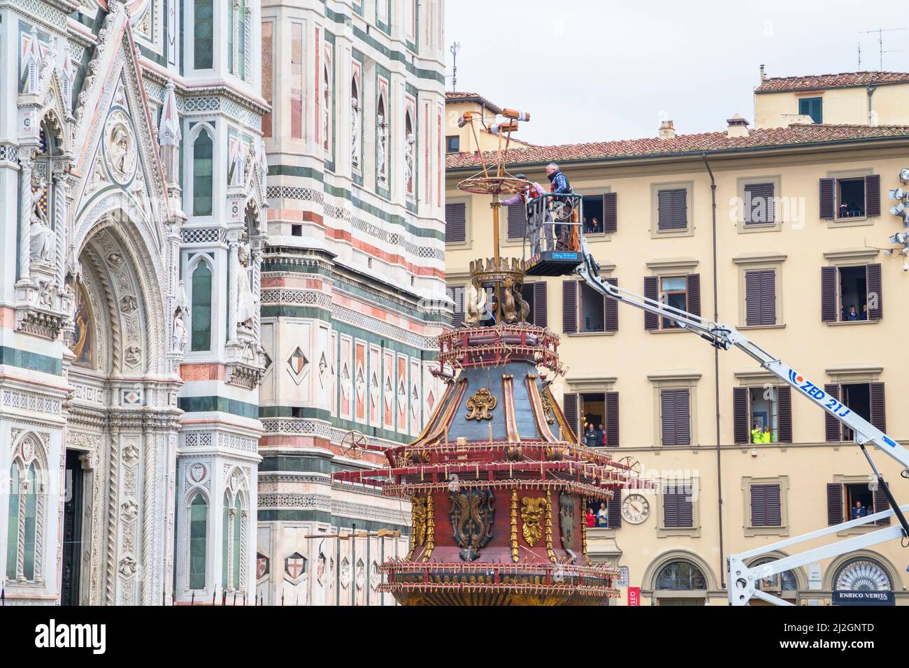 Explosion of the Cart festival, Piazza del Duomo, Florence, Tuscany ...