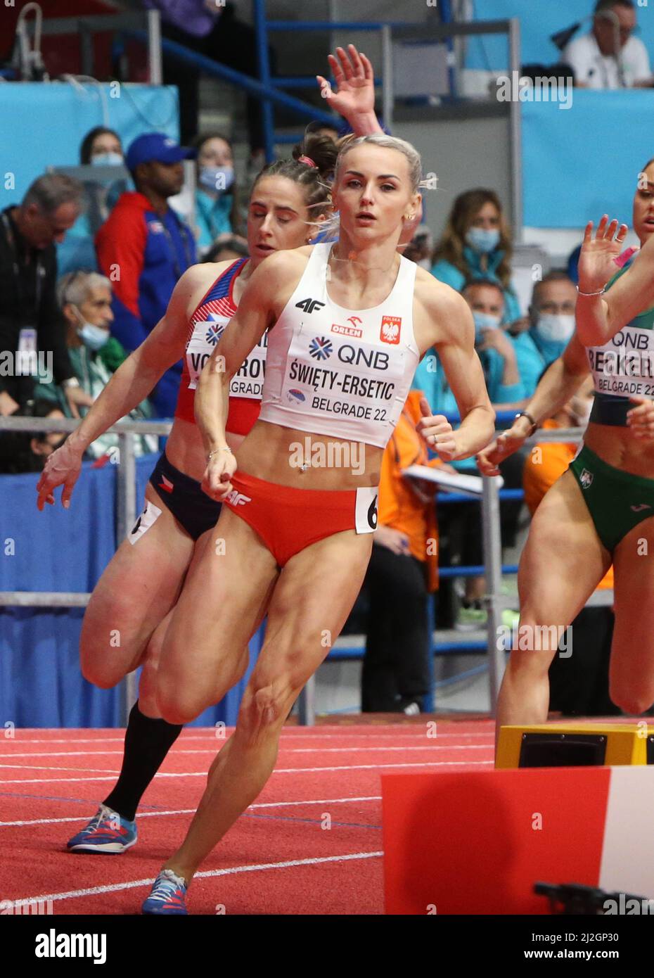 Justyna ŚWIĘTY-ERSETIC of Pologne and Lada VONDROVÁ of CZE 400M Women ...