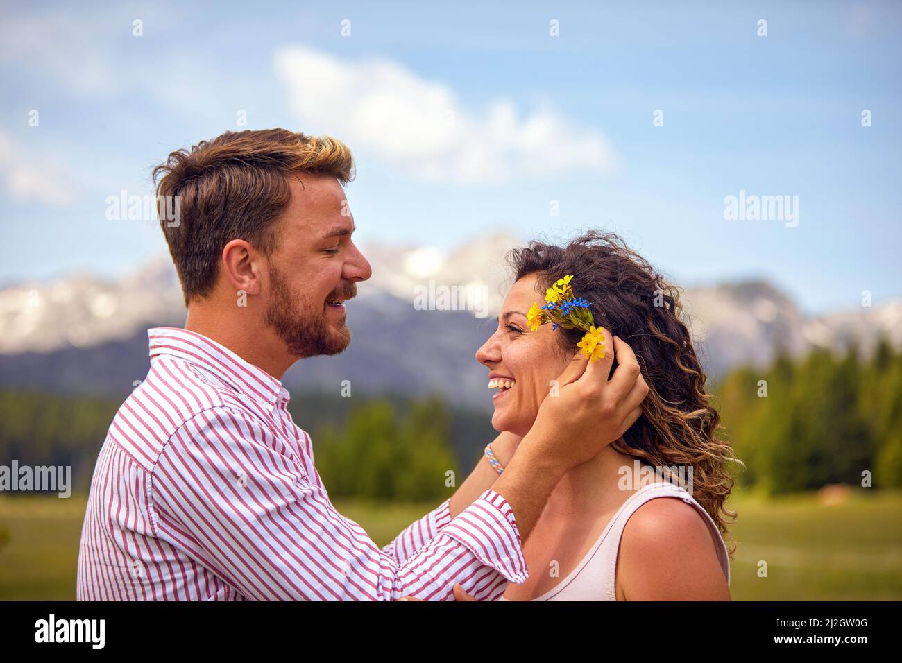 Putting flowers hi-res stock photography and images - Alamy