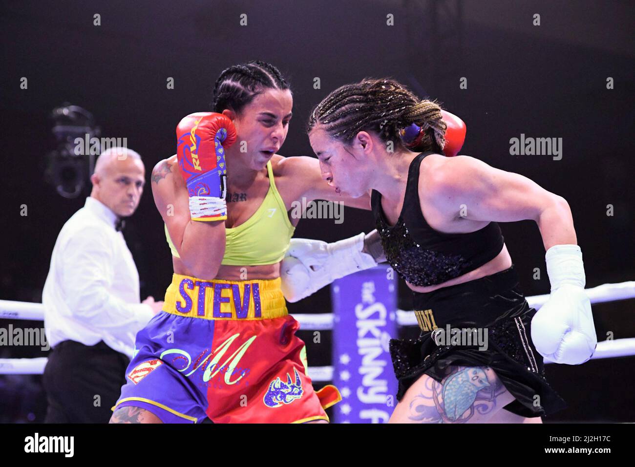 Bantamweight boxers hi-res stock photography and images - Alamy