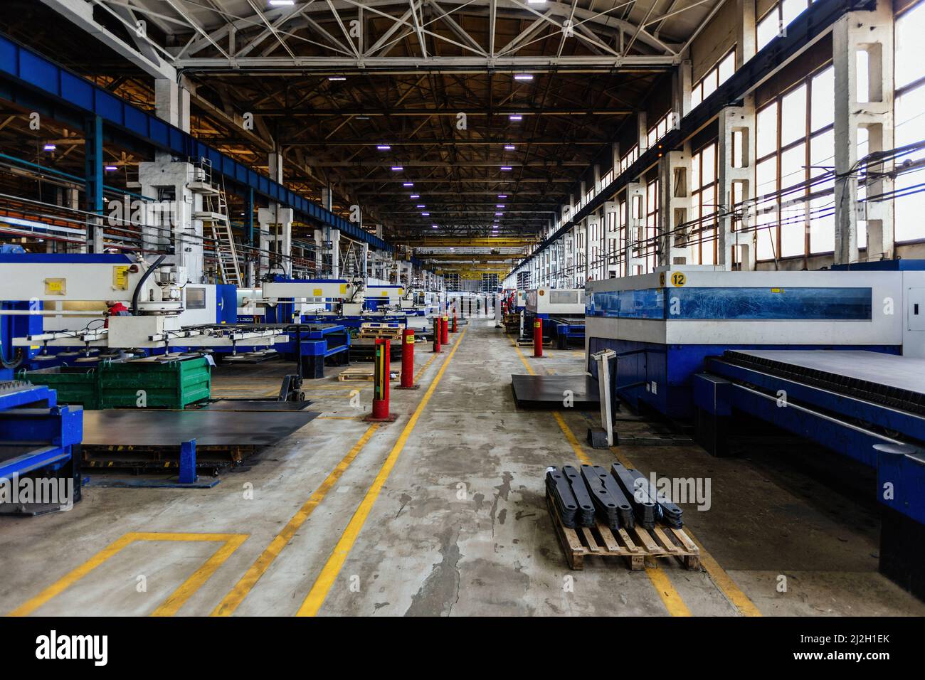Metal fabrication shop interior hi-res stock photography and images - Alamy
