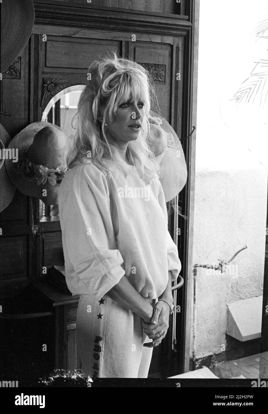 Suzanne Sommers at her home on the beach at Venice, CA, 1984 Credit ...