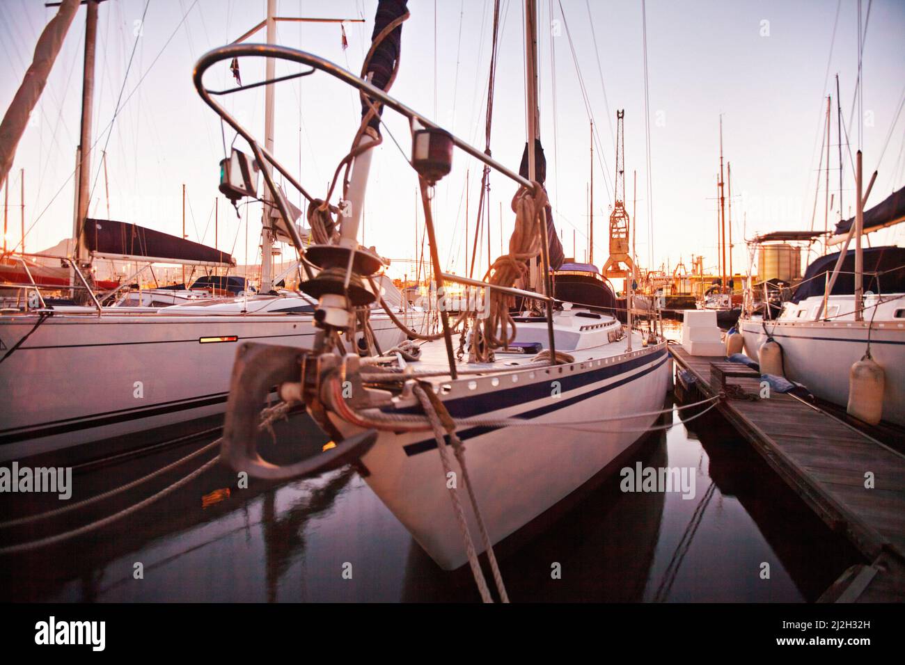 Set sailing ships yachts hi-res stock photography and images - Alamy