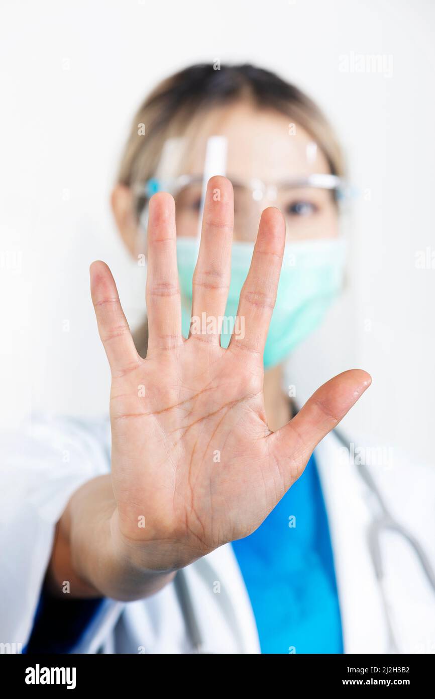 Doctor no entry sign hi-res stock photography and images - Alamy
