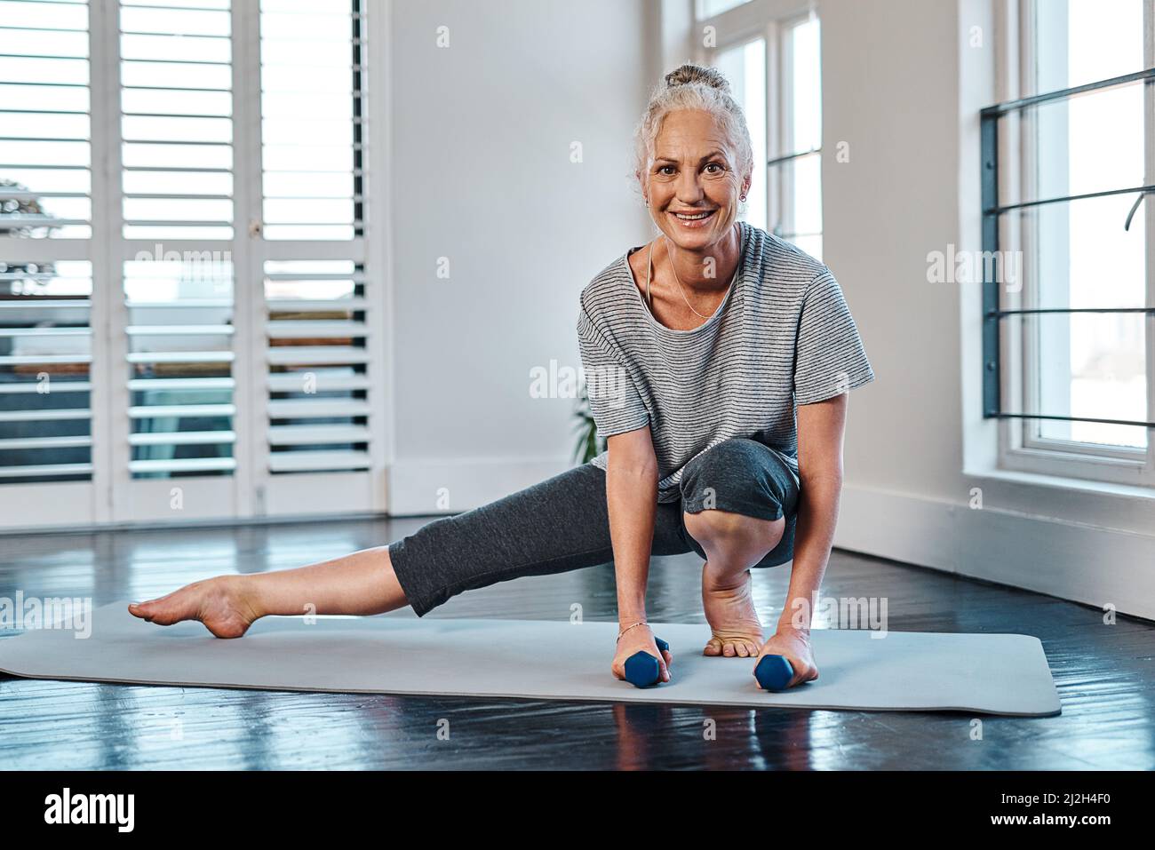 Simple pose hi-res stock photography and images - Alamy