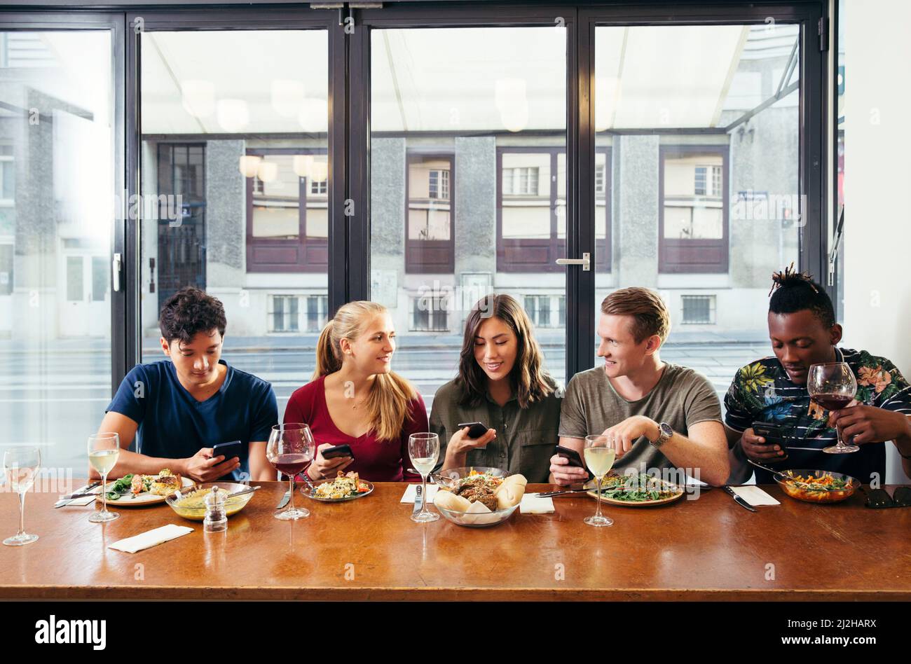 People looking at phones restaurant hi-res stock photography and images ...