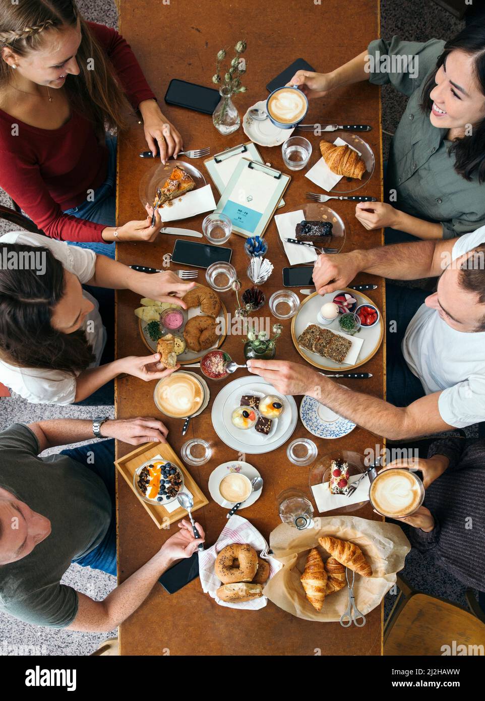 Coffee friends overhead hi-res stock photography and images - Alamy