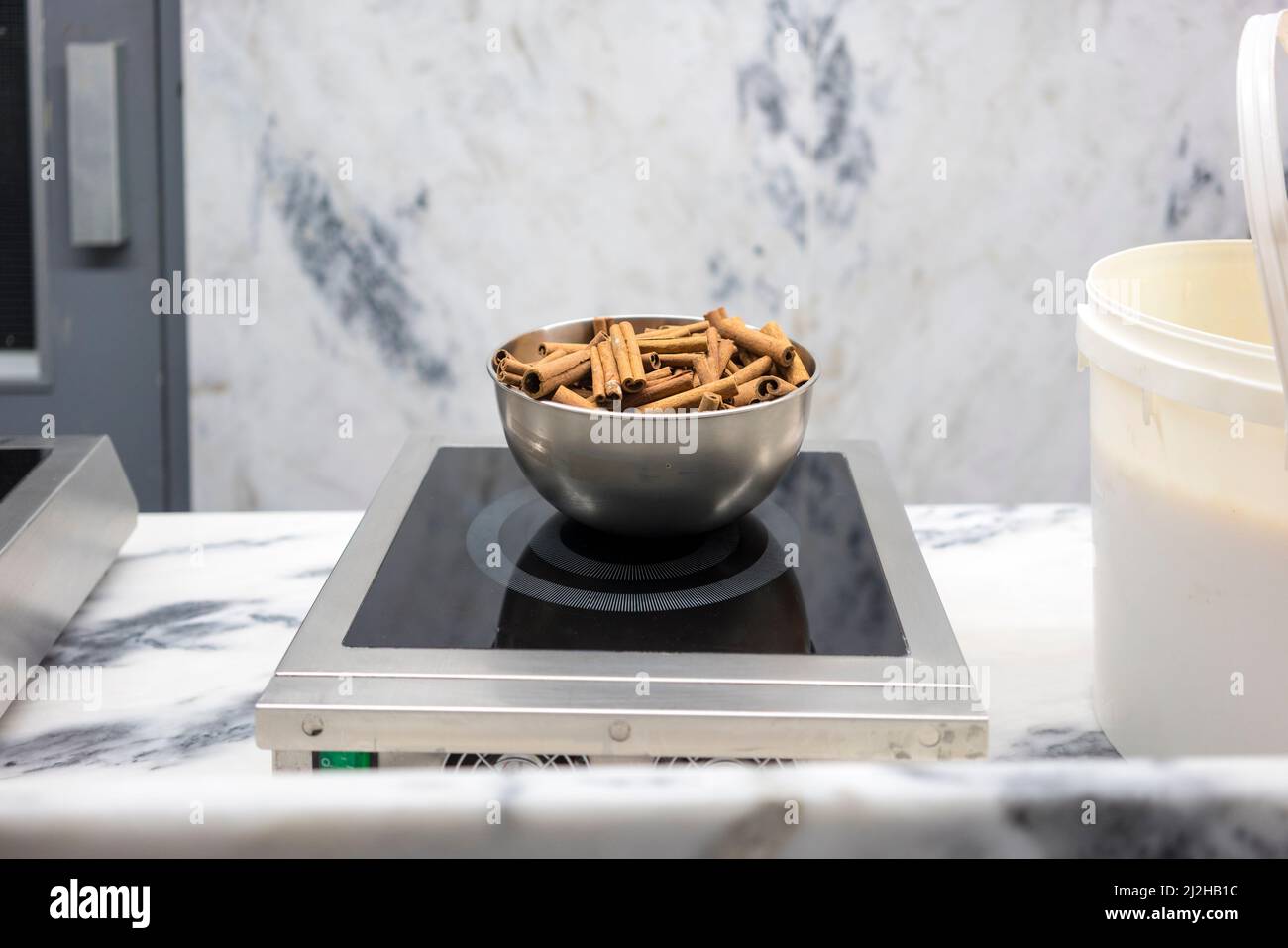 Cinnamon pot hi-res stock photography and images - Alamy