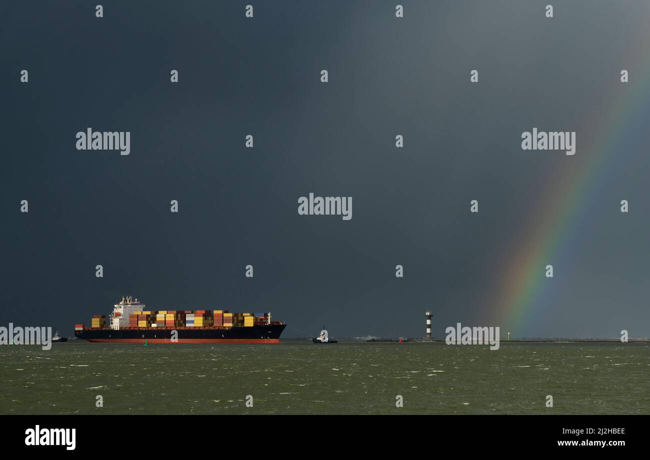 Container ship entering port hi-res stock photography and images - Alamy