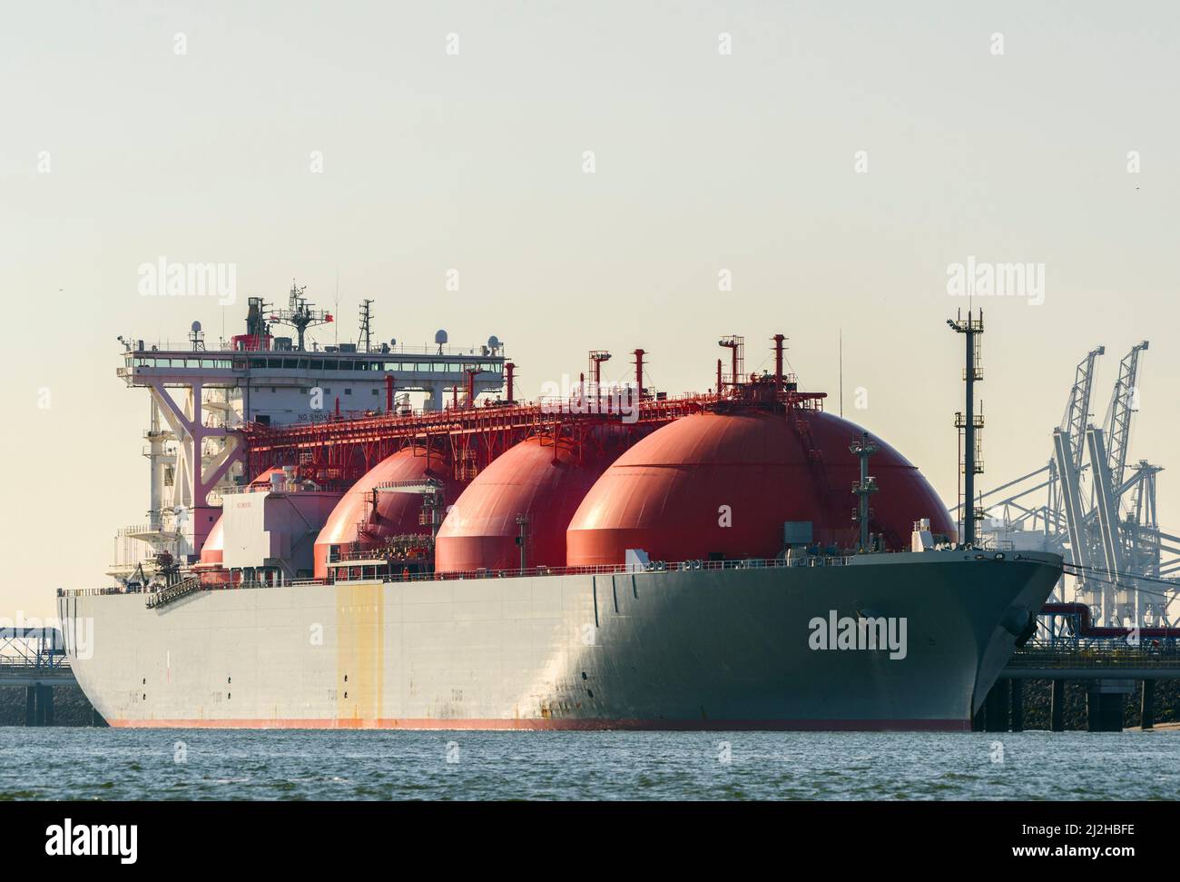 Lng transshipment hi-res stock photography and images - Alamy