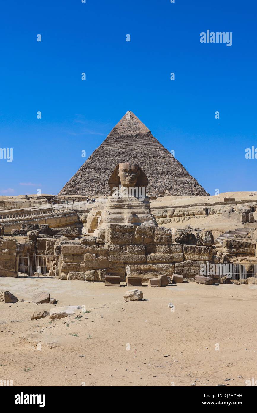 Main View to the Great Sphinx of Giza with the Great Pyramid in ...