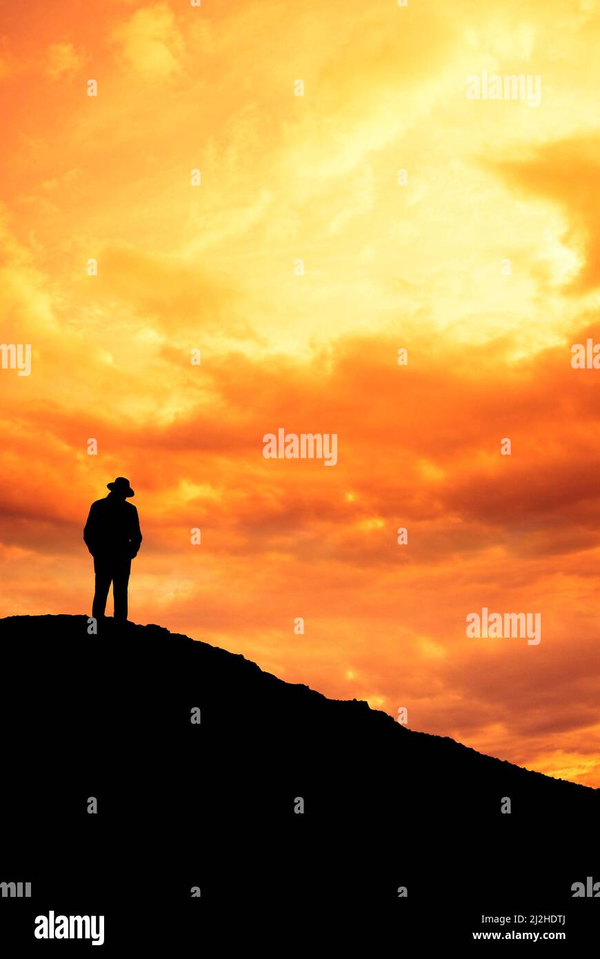 Man cliff sunset hi-res stock photography and images - Alamy