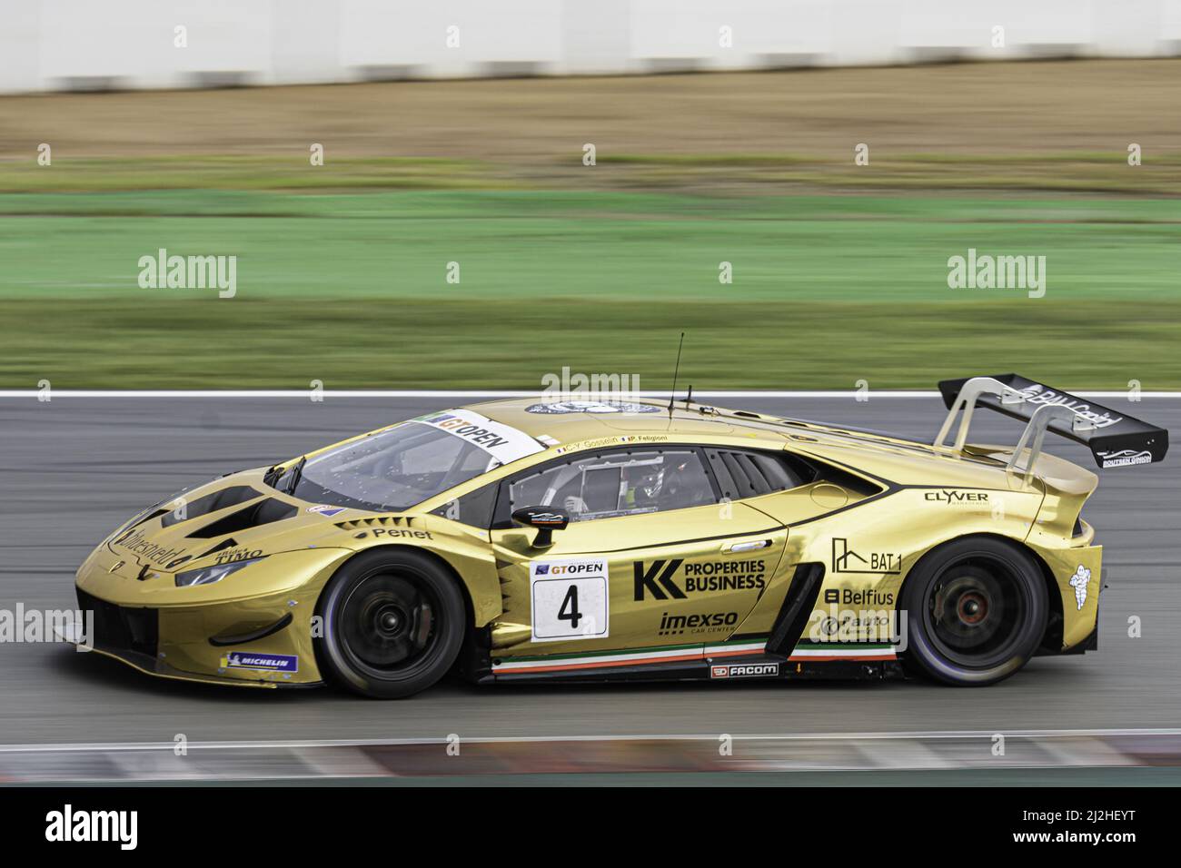 An Italian supercar on a track on a rainy day - Lamborghini Huracan ...