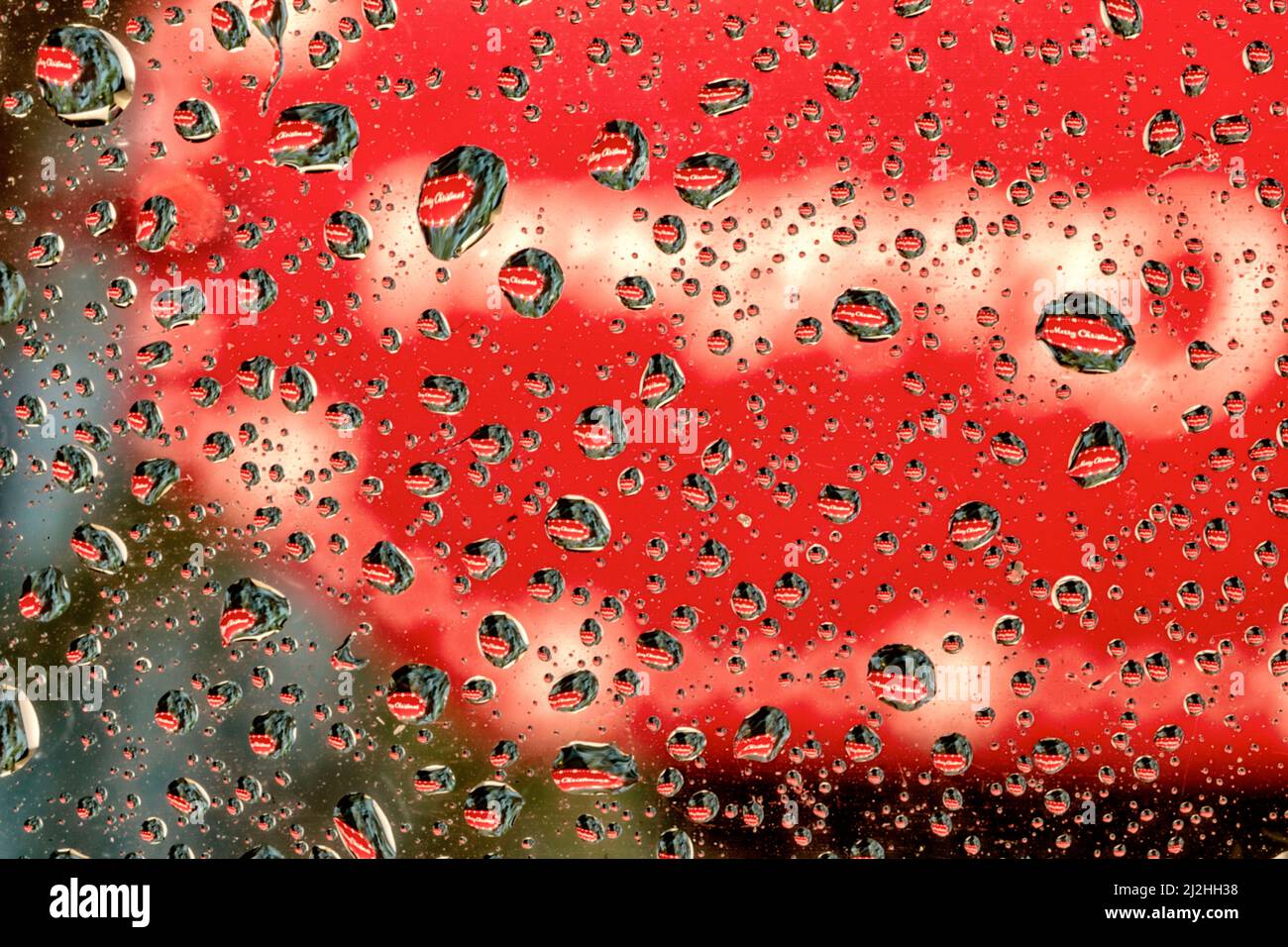 Christmas label reflected in water droplets, creative wrapping Stock ...
