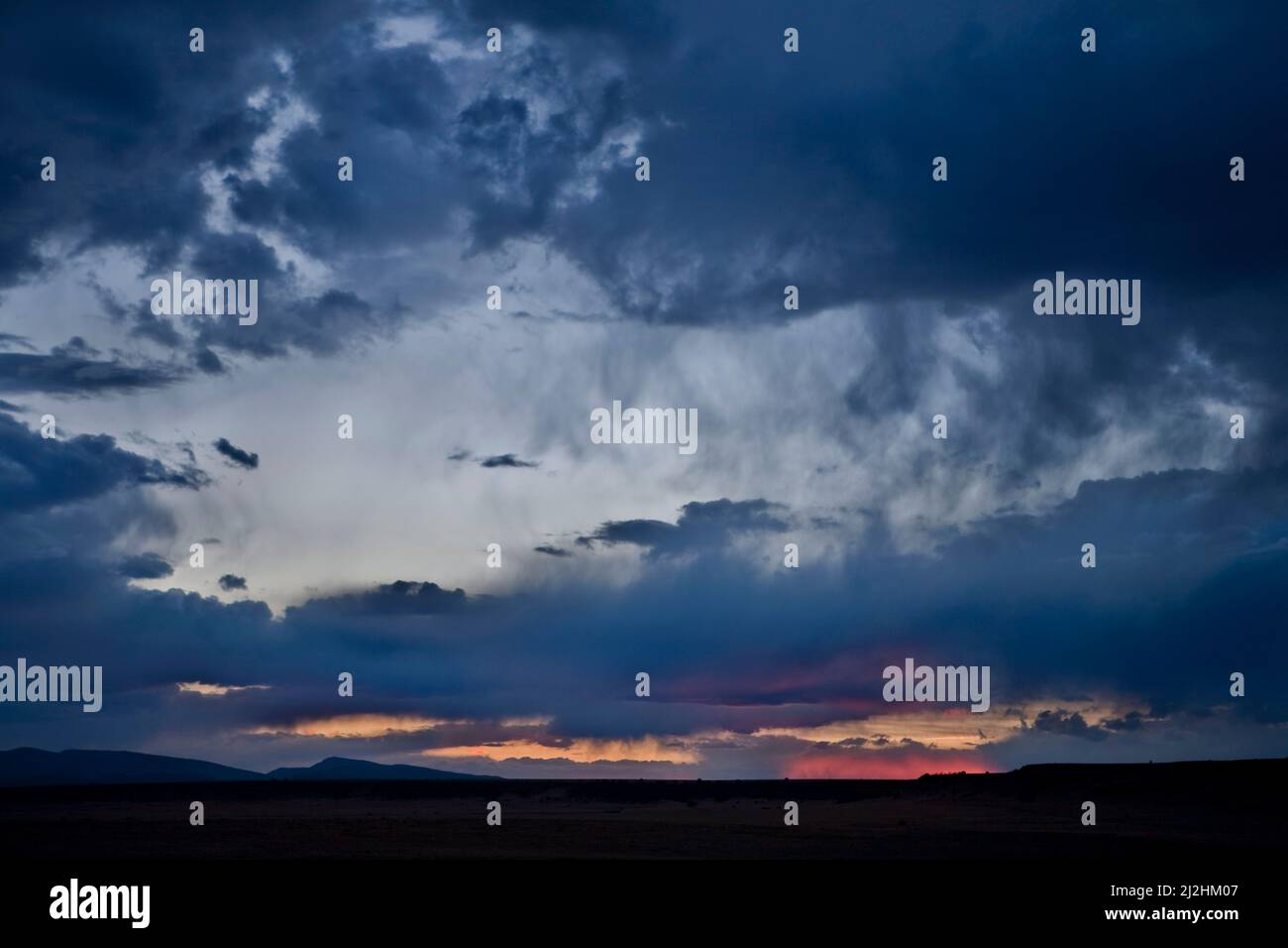 Thunder over plains hi-res stock photography and images - Alamy