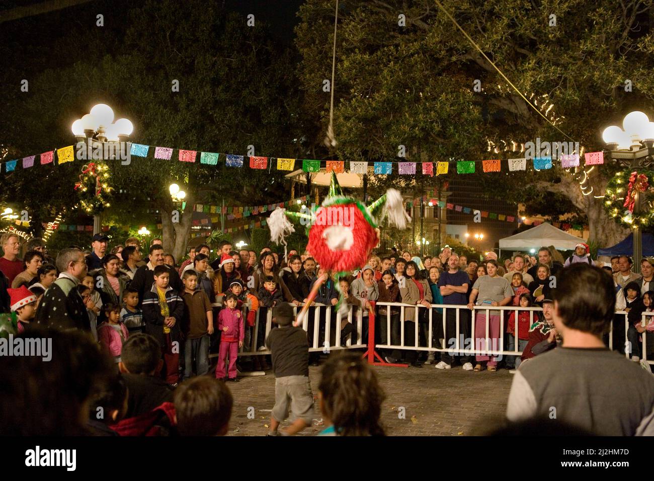 Las posadas pinata hi-res stock photography and images - Alamy