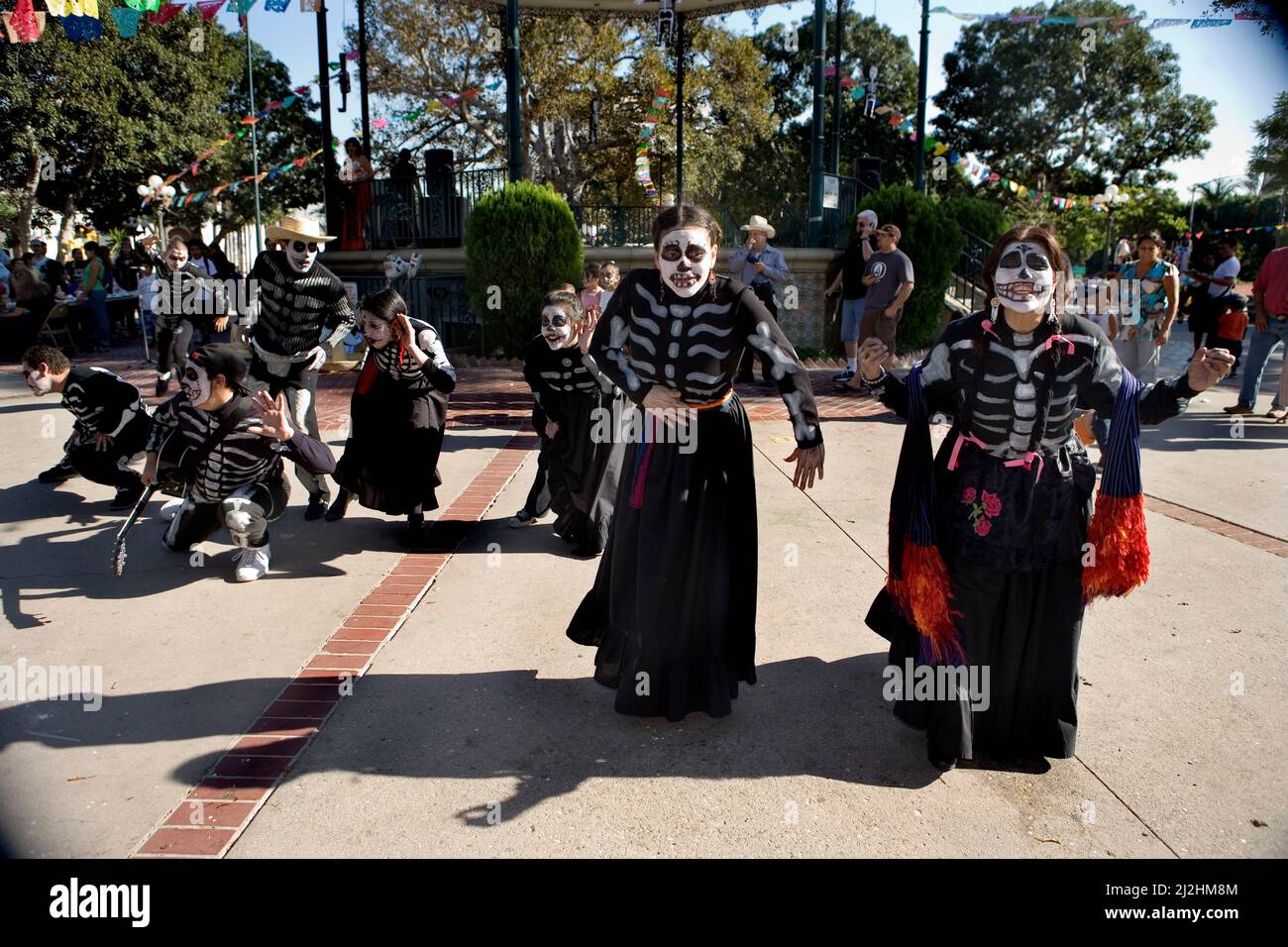 GAC Mexican folklore dancers Day of the Dead 1 Stock Photo - Alamy