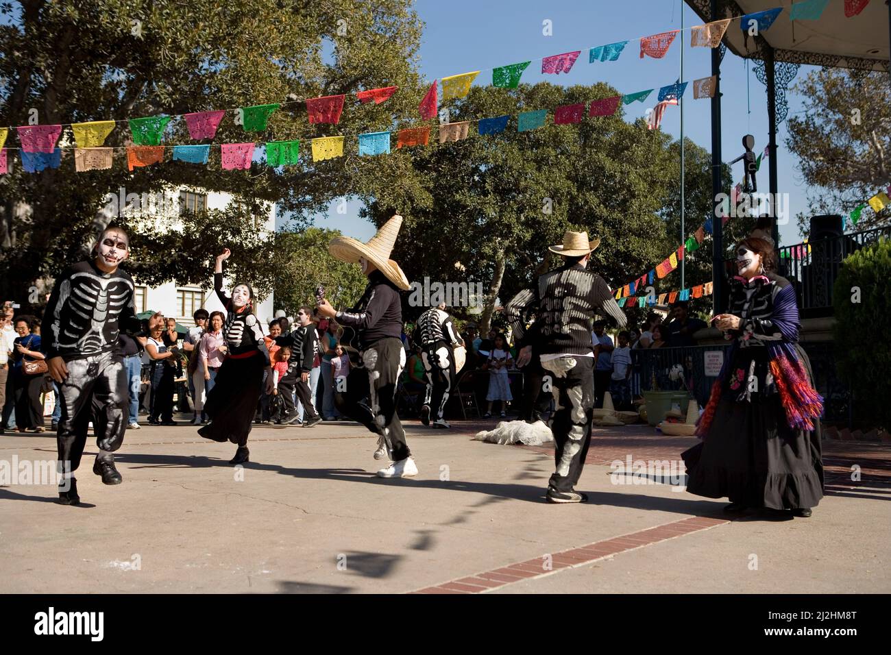 GAC Mexican folklore dancers Day of the Dead 2 Stock Photo - Alamy