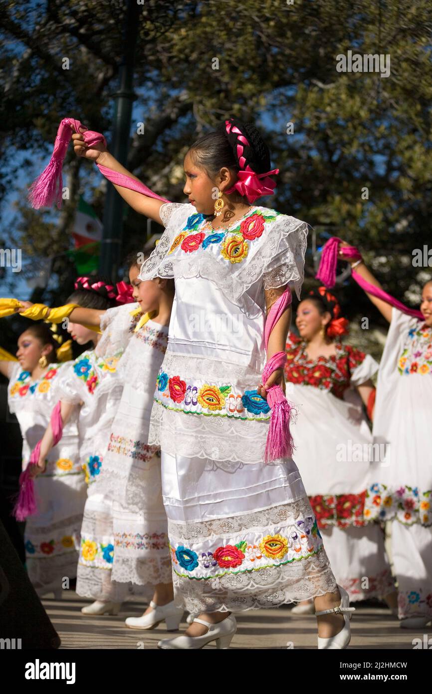 Mexican folkloric dance los angeles hi-res stock photography and images ...