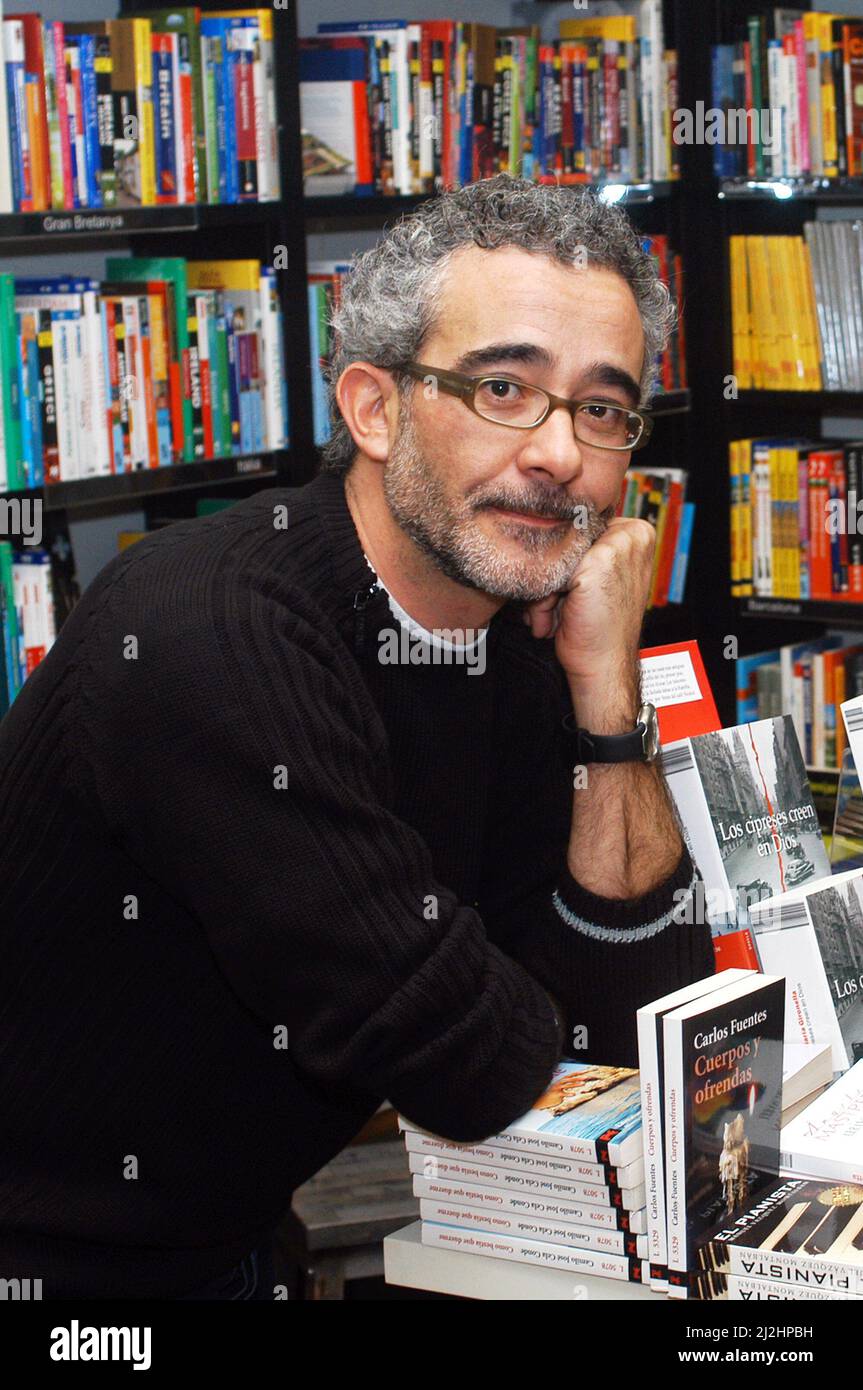 Editor de libros hi-res stock photography and images - Alamy