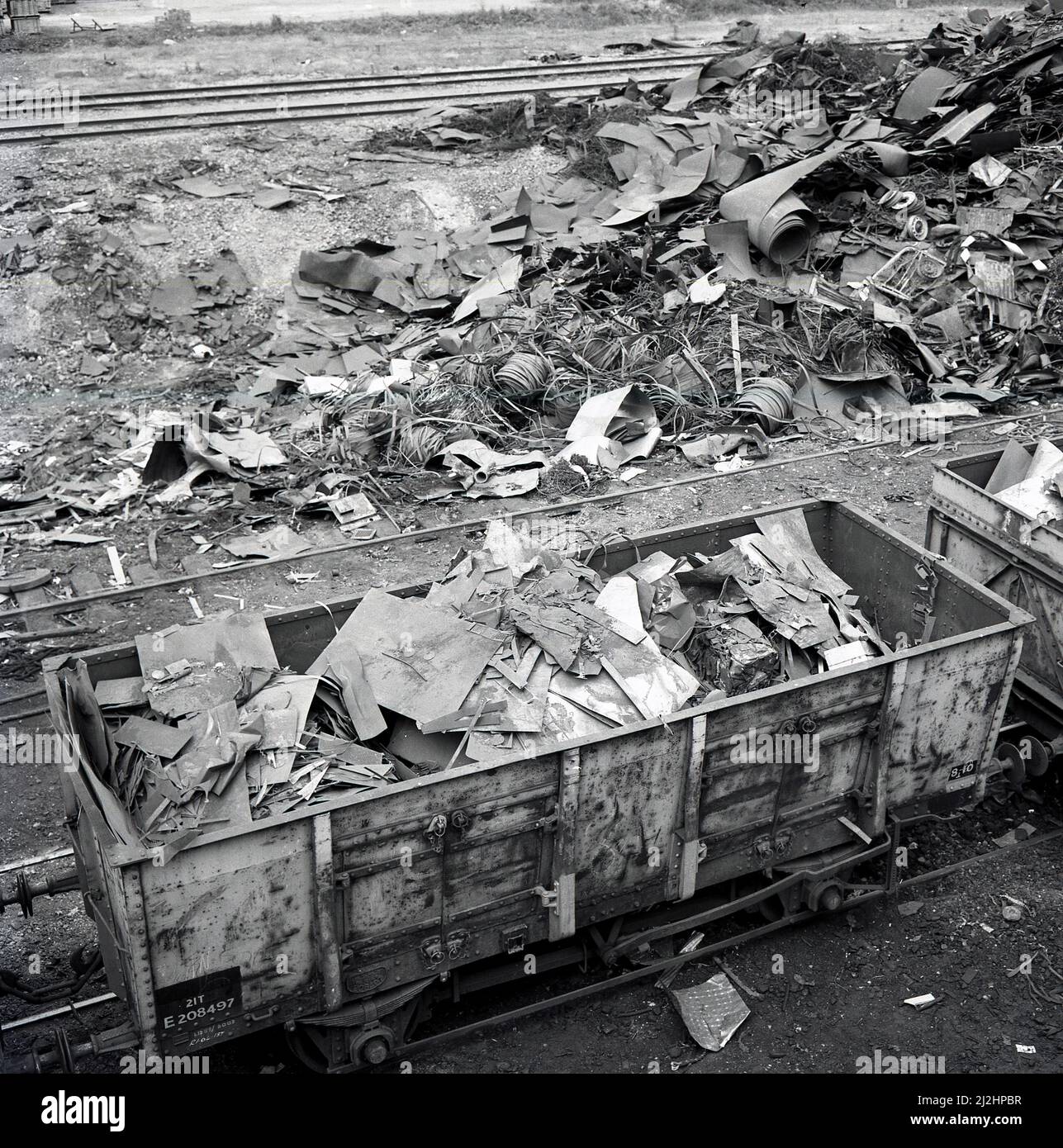 Railway filled scrap metal hi-res stock photography and images - Alamy