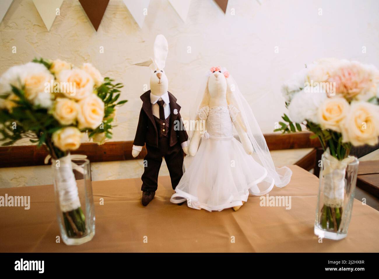 Wedding concept. Bride and fiance. Figurines of the bride and groom ...