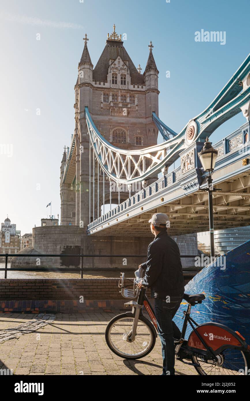 Looking at London's Tower Bridge from the promenade by the Pool of ...