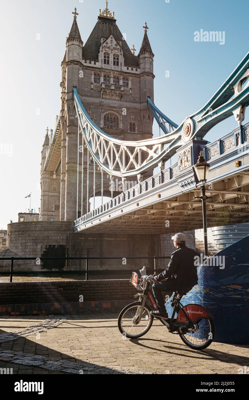 Looking at London's Tower Bridge from the promenade by the Pool of ...