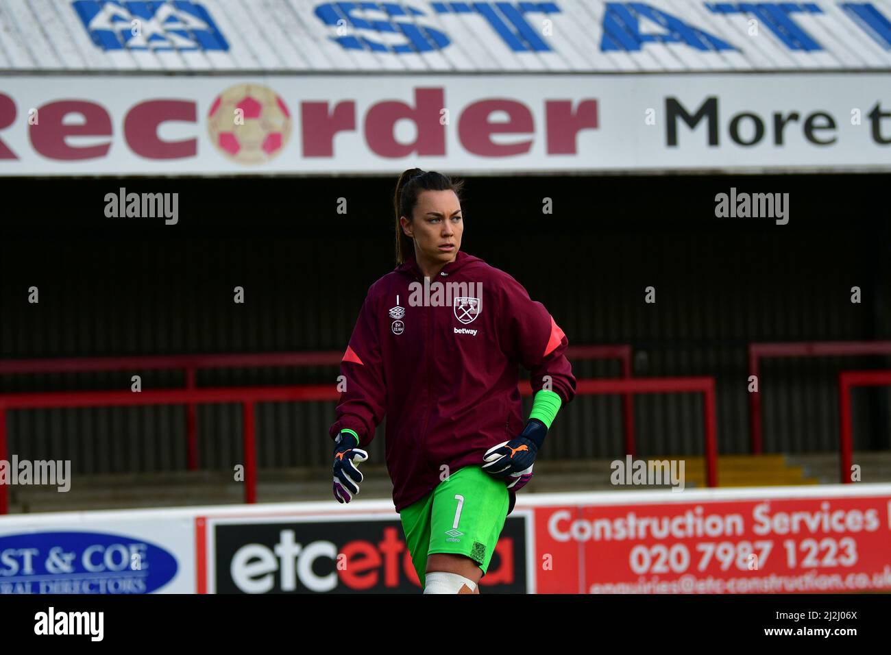 Mackenzie arnold west ham goalkeeper hi-res stock photography and ...
