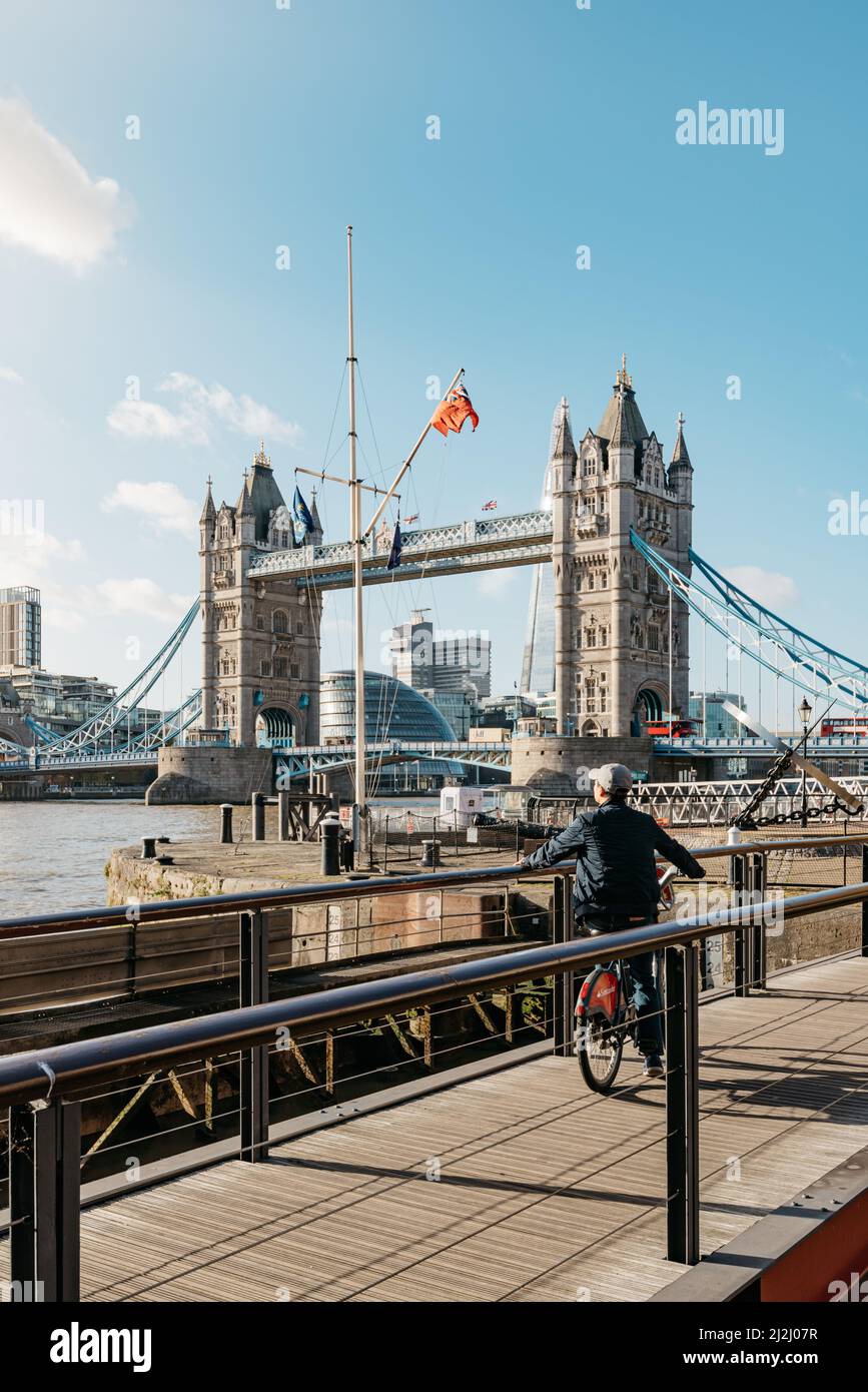 Looking at London's Tower Bridge from the promenade by the Pool of ...