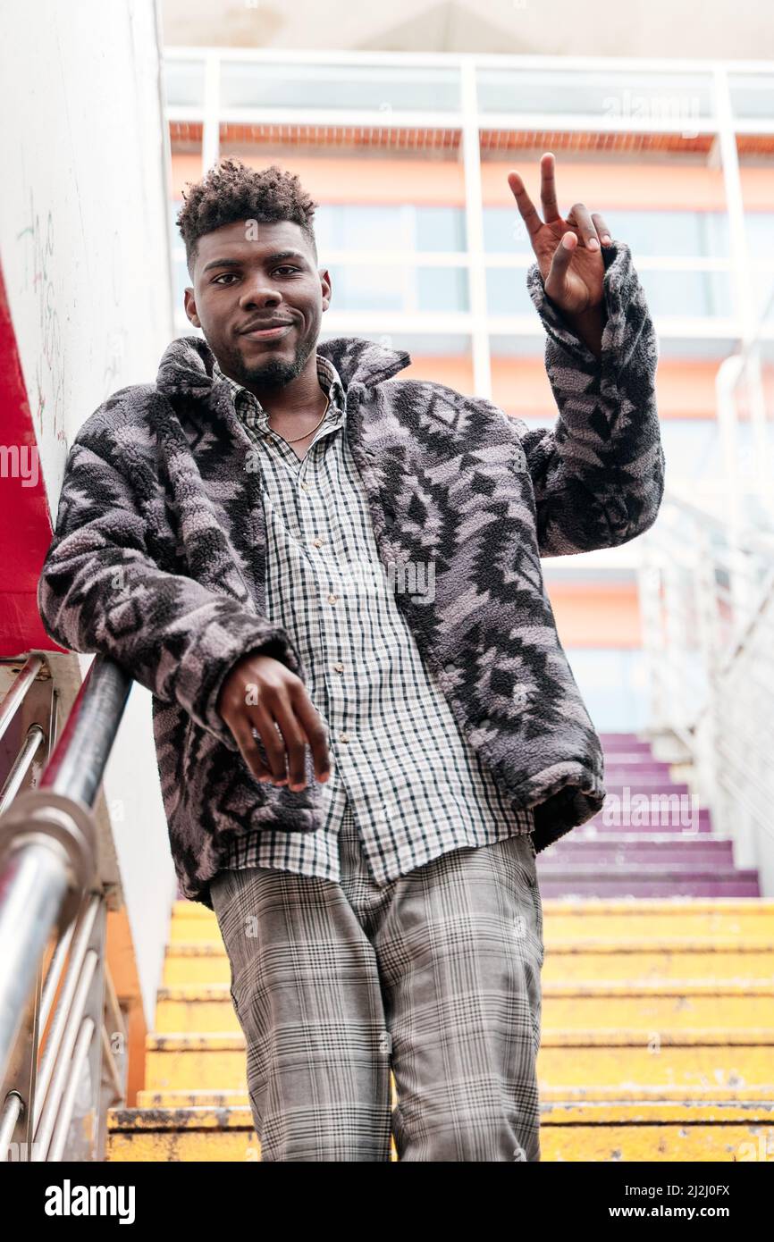 Black man making peace sign hi-res stock photography and images - Alamy