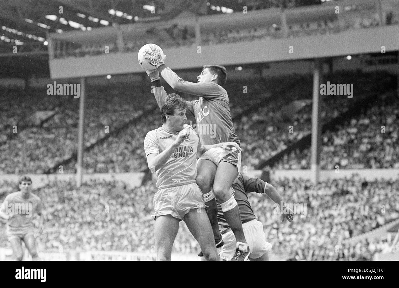 Charity shield football match wembley Black and White Stock Photos ...