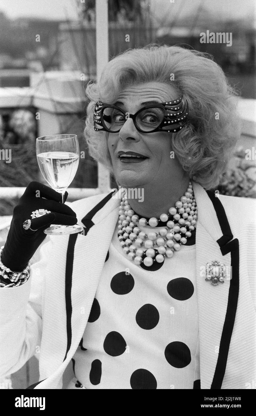 Dame edna everage 1980's hi-res stock photography and images - Alamy