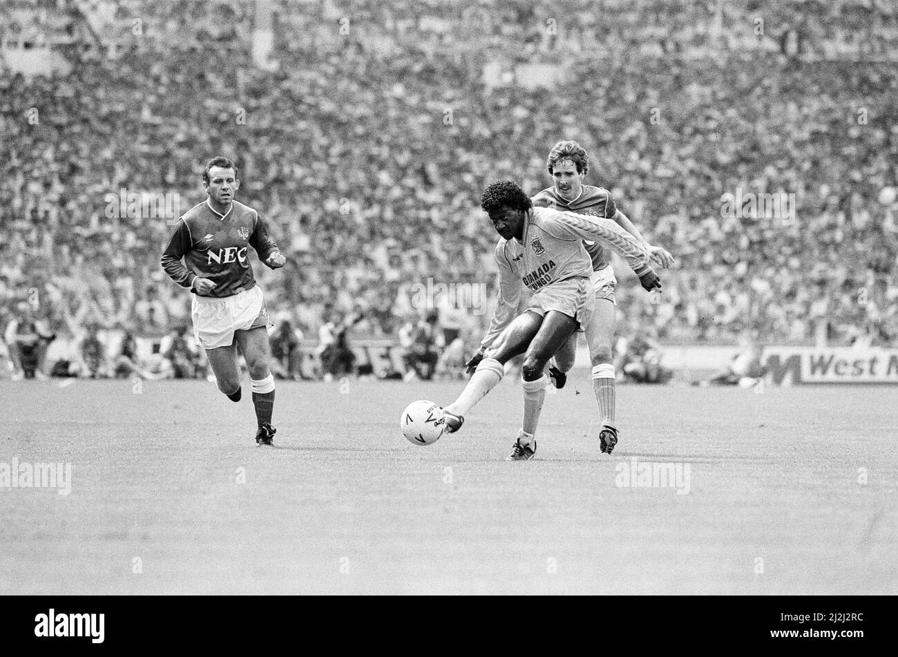 Charity shield football match wembley Black and White Stock Photos ...