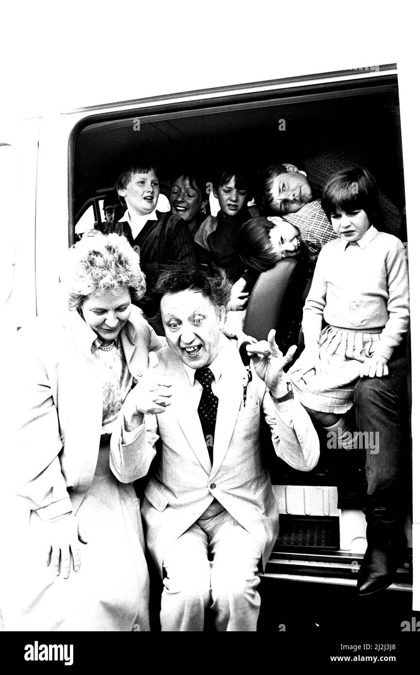 Comedian Ken Dodd made children from Thornhill Park School, Sunderland ...