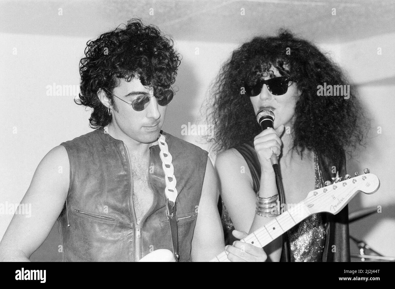 Scarlet Fantastic, music group consisting of pop duo, Maggie De Monde ...